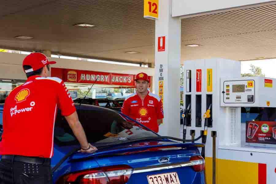 Kad sipaju šampioni: Benzin po ceni od 81 centa - Serbiaring